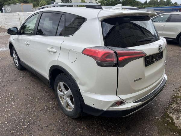 Balts Toyota RAV4 2017 Telšiai, ar dzinēja tilpumu 2.49 L un nobraukumu 380 tūkst. km par 7399 €, foto 3 vietnē AUTOMOTO.COM.LV