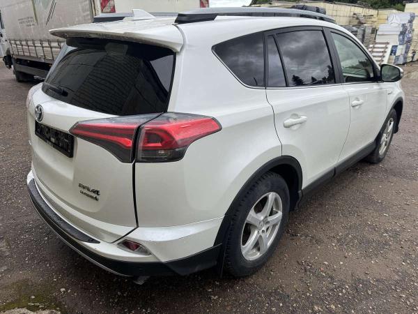 Balts Toyota RAV4 2017 Telšiai, ar dzinēja tilpumu 2.49 L un nobraukumu 380 tūkst. km par 7399 €, foto 4 vietnē AUTOMOTO.COM.LV