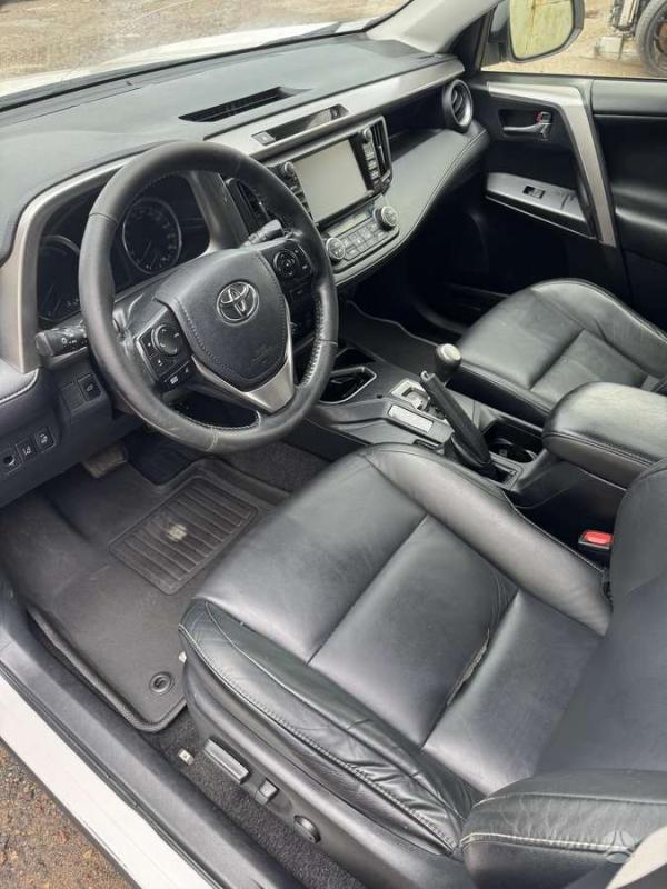Balts Toyota RAV4 2017 Telšiai, ar dzinēja tilpumu 2.49 L un nobraukumu 380 tūkst. km par 7399 €, foto 6 vietnē AUTOMOTO.COM.LV
