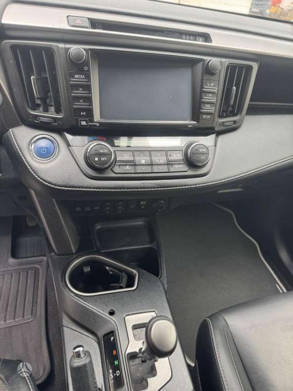 Balts Toyota RAV4 2017 Telšiai, ar dzinēja tilpumu 2.49 L un nobraukumu 380 tūkst. km par 7399 €, foto 9 vietnē AUTOMOTO.COM.LV