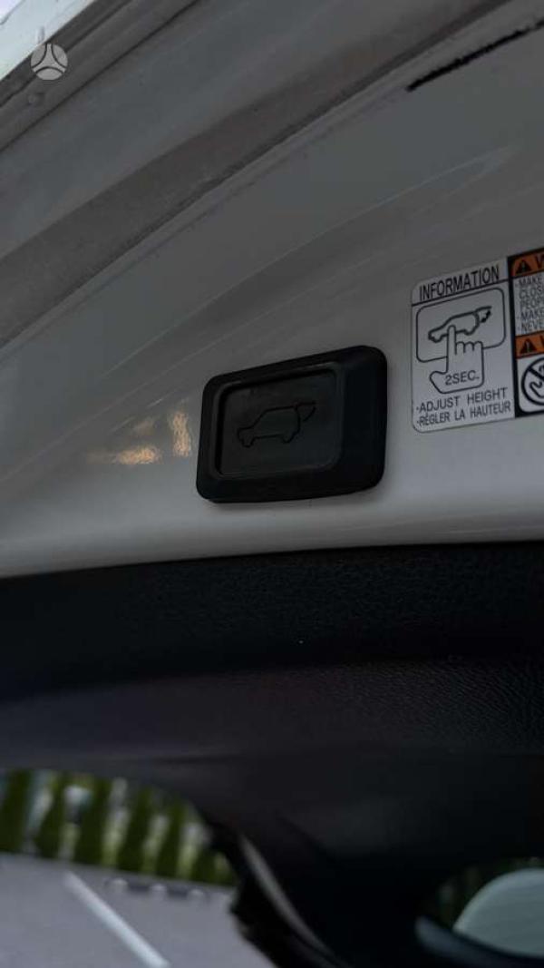 Balts Toyota RAV4 2017 Viļņa, ar dzinēja tilpumu 2.49 L un nobraukumu 230 tūkst. km par 14300 €, foto 5 vietnē AUTOMOTO.COM.LV