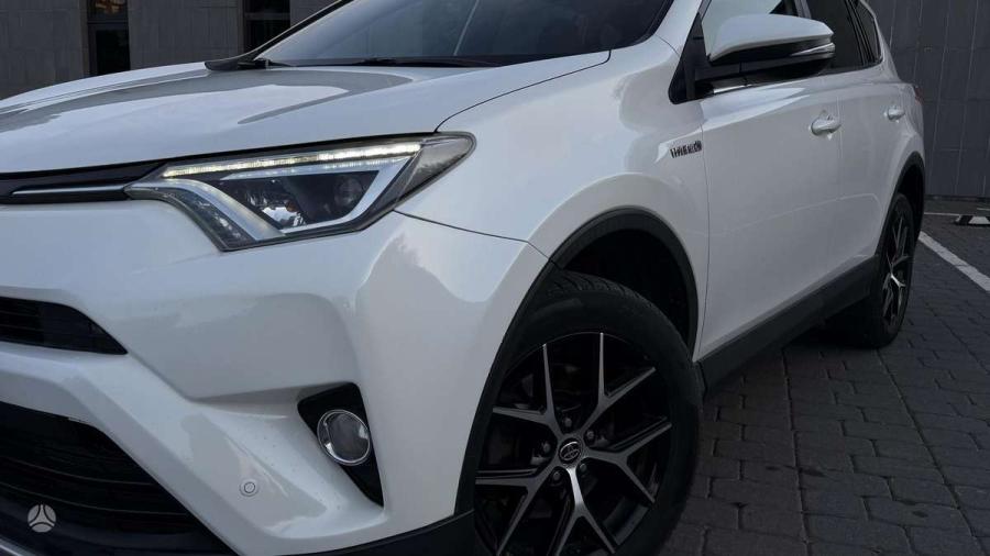 Белый Тойота РАВ 4 2017 в Вильнюс, объемом двигателя 2.49 л и пробегом 230 тыс. км за 14300 €, фото 24 на AUTOMOTO.COM.LV