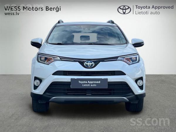 White Toyota RAV4 2017 in Riga, with an engine capacity of 2.50 L and mileage of 170 thousand km for 18490 €, photo 5 on AUTOMOTO.COM.LV