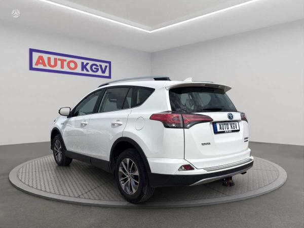 White Toyota RAV4 2017 in Kaunas, with an engine capacity of 2.50 L and mileage of 103 thousand km for 17899 €, photo 3 on AUTOMOTO.COM.LV