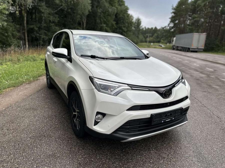 Balts Toyota RAV4 2017 Ukmergė, ar dzinēja tilpumu 2.00 L un nobraukumu 133 tūkst. km par 13650 €, foto 4 vietnē AUTOMOTO.COM.LV