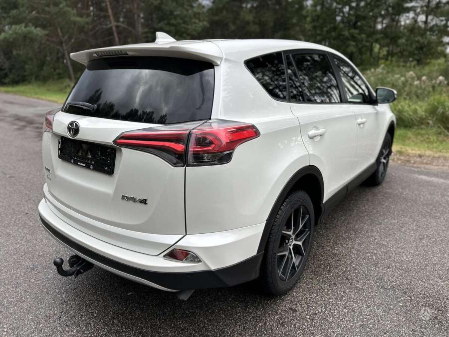 Balts Toyota RAV4 2017 Ukmergė, ar dzinēja tilpumu 2.00 L un nobraukumu 133 tūkst. km par 13650 €, foto 5 vietnē AUTOMOTO.COM.LV
