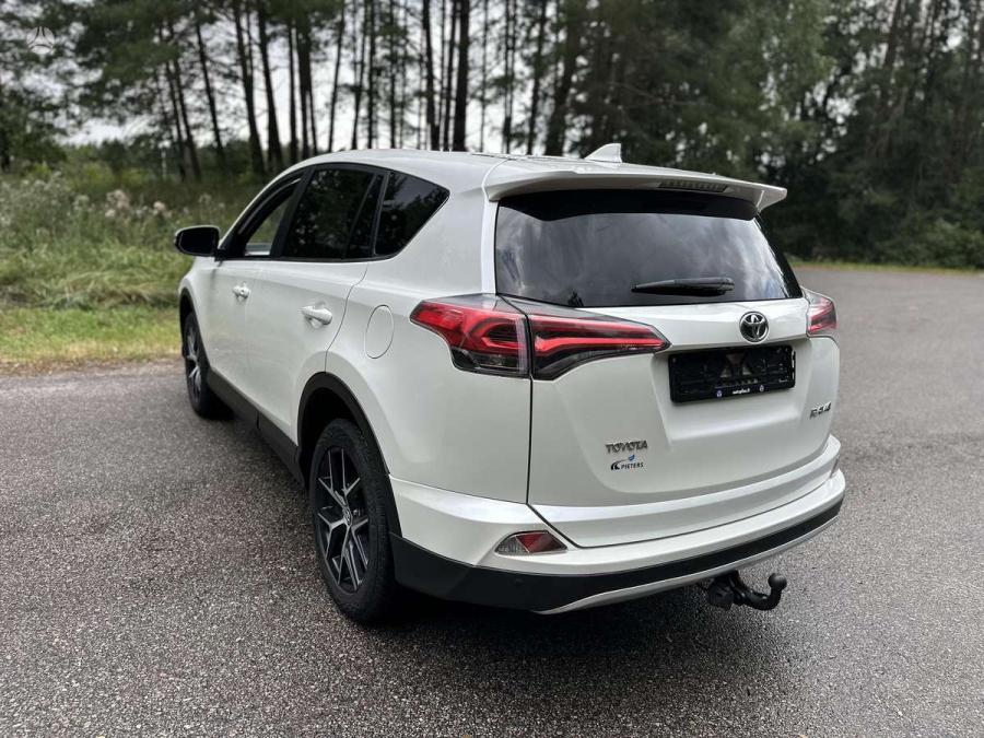 Balts Toyota RAV4 2017 Ukmergė, ar dzinēja tilpumu 2.00 L un nobraukumu 133 tūkst. km par 13650 €, foto 7 vietnē AUTOMOTO.COM.LV