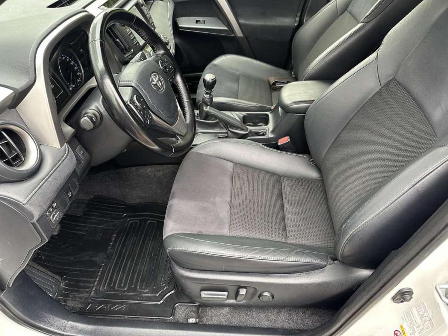 Balts Toyota RAV4 2017 Ukmergė, ar dzinēja tilpumu 2.00 L un nobraukumu 133 tūkst. km par 13650 €, foto 8 vietnē AUTOMOTO.COM.LV