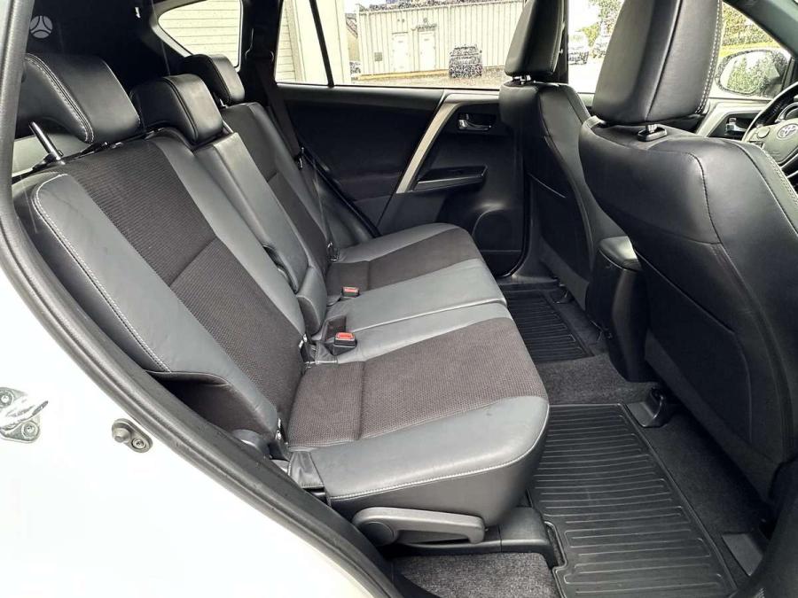 Balts Toyota RAV4 2017 Ukmergė, ar dzinēja tilpumu 2.00 L un nobraukumu 133 tūkst. km par 13650 €, foto 10 vietnē AUTOMOTO.COM.LV