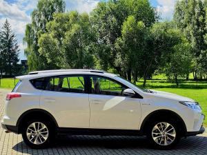 White Toyota RAV4 2017 in Taurage, with an engine capacity of 2.49 L and mileage of 273 thousand km for 13900 €, photo 5 on AUTOMOTO.COM.LV