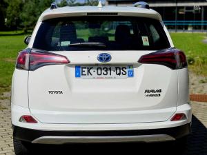 White Toyota RAV4 2017 in Taurage, with an engine capacity of 2.49 L and mileage of 273 thousand km for 13900 €, photo 7 on AUTOMOTO.COM.LV