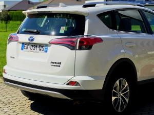 White Toyota RAV4 2017 in Taurage, with an engine capacity of 2.49 L and mileage of 273 thousand km for 13900 €, photo 14 on AUTOMOTO.COM.LV