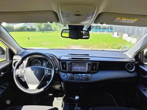 White Toyota RAV4 2017 in Taurage, with an engine capacity of 2.49 L and mileage of 273 thousand km for 13900 €, photo 19 on AUTOMOTO.COM.LV