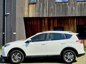 White Toyota RAV4 2017 in Klaipeda, with an engine capacity of 2.49 L and mileage of 273 thousand km for 13900 €, photo 9 on AUTOMOTO.COM.LV