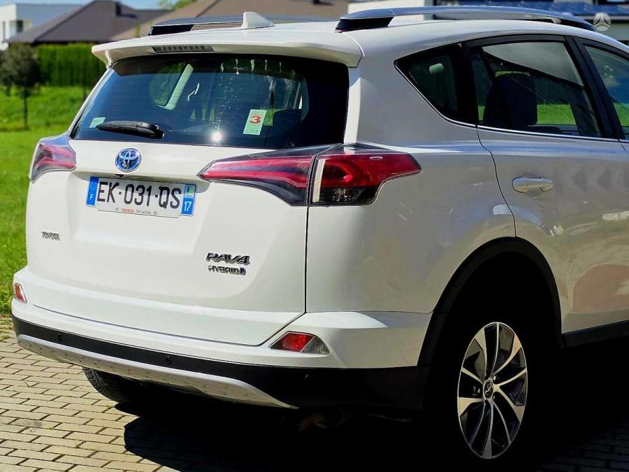 White Toyota RAV4 2017 in Klaipeda, with an engine capacity of 2.49 L and mileage of 273 thousand km for 13900 €, photo 14 on AUTOMOTO.COM.LV