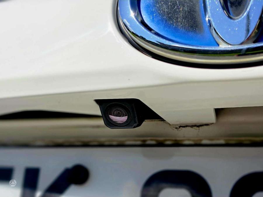 White Toyota RAV4 2017 in Klaipeda, with an engine capacity of 2.49 L and mileage of 273 thousand km for 13900 €, photo 18 on AUTOMOTO.COM.LV