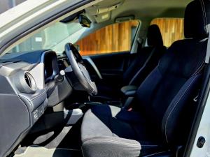 White Toyota RAV4 2017 in Klaipeda, with an engine capacity of 2.49 L and mileage of 273 thousand km for 13900 €, photo 20 on AUTOMOTO.COM.LV
