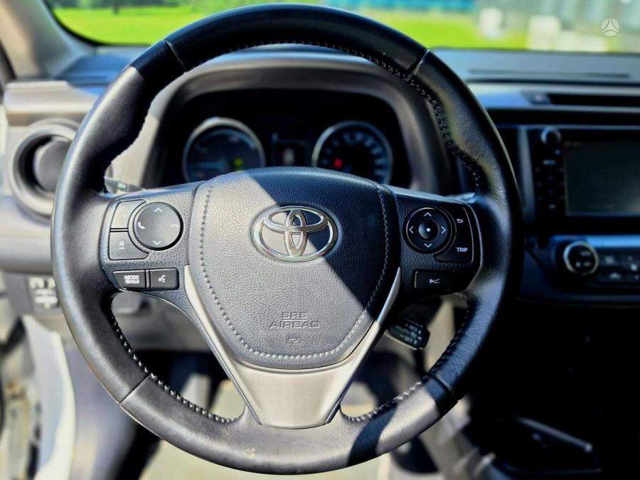 White Toyota RAV4 2017 in Klaipeda, with an engine capacity of 2.49 L and mileage of 273 thousand km for 13900 €, photo 22 on AUTOMOTO.COM.LV