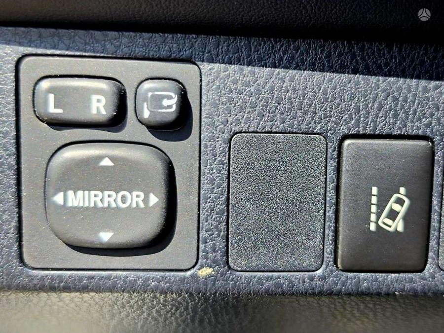 White Toyota RAV4 2017 in Klaipeda, with an engine capacity of 2.49 L and mileage of 273 thousand km for 13900 €, photo 36 on AUTOMOTO.COM.LV