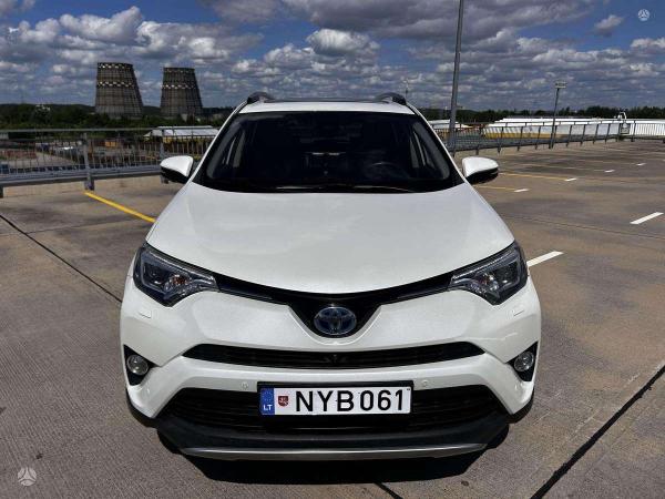 Balts Toyota RAV4 2017 Viļņa, ar dzinēja tilpumu 2.49 L un nobraukumu 163 tūkst. km par 18900 €, foto 3 vietnē AUTOMOTO.COM.LV