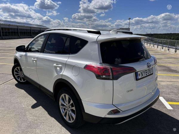 Balts Toyota RAV4 2017 Viļņa, ar dzinēja tilpumu 2.49 L un nobraukumu 163 tūkst. km par 18900 €, foto 8 vietnē AUTOMOTO.COM.LV