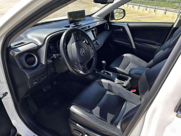 Balts Toyota RAV4 2017 Viļņa, ar dzinēja tilpumu 2.49 L un nobraukumu 163 tūkst. km par 18900 €, foto 10 vietnē AUTOMOTO.COM.LV