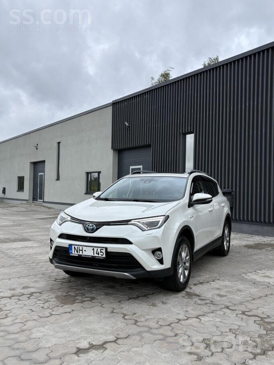 Balts Toyota RAV4 2017 Rīga, ar dzinēja tilpumu 2.50 L un nobraukumu 138 tūkst. km par 18950 €, foto 1 vietnē AUTOMOTO.COM.LV