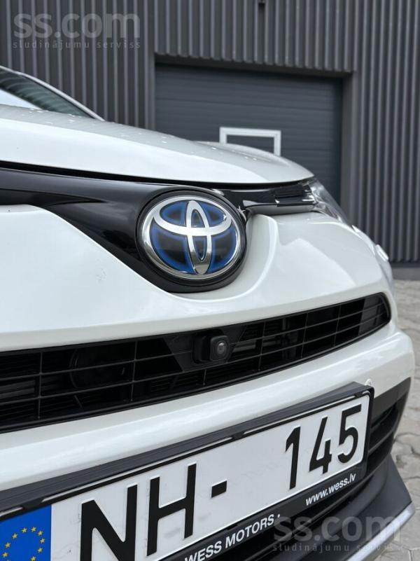 Toyota RAV4 2017 Rīga vietnē Balts Toyota RAV4 2017 Rīga, ar dzinēja tilpumu 2.50 L un nobraukumu 138 tūkst. km par 18950 €, foto 4 vietnē AUTOMOTO.COM.LV