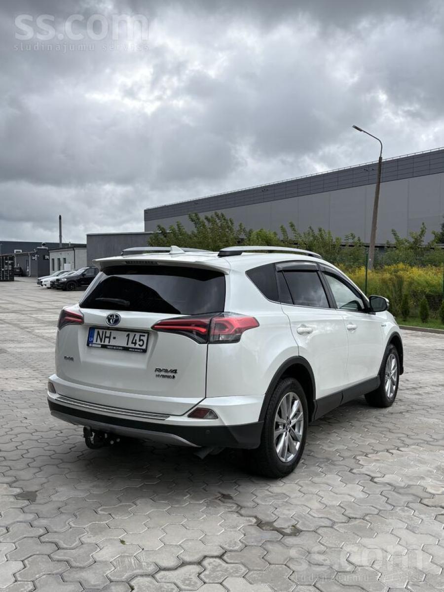 Balts Toyota RAV4 2017 Rīga, ar dzinēja tilpumu 2.50 L un nobraukumu 138 tūkst. km par 18950 €, foto 5 vietnē AUTOMOTO.COM.LV