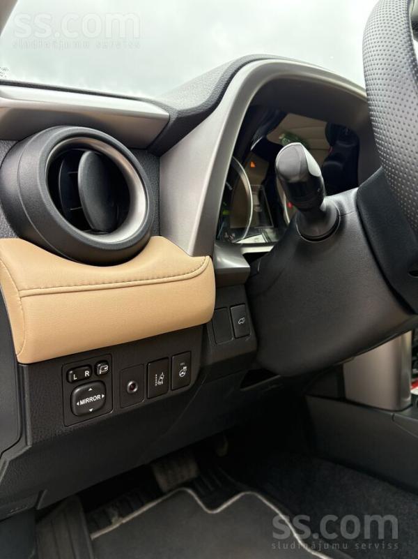 Toyota RAV4 2017 Rīga vietnē Balts Toyota RAV4 2017 Rīga, ar dzinēja tilpumu 2.50 L un nobraukumu 138 tūkst. km par 18950 €, foto 9 vietnē AUTOMOTO.COM.LV