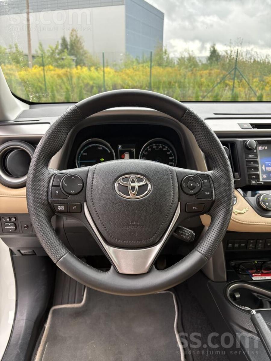 Balts Toyota RAV4 2017 Rīga, ar dzinēja tilpumu 2.50 L un nobraukumu 138 tūkst. km par 18950 €, foto 10 vietnē AUTOMOTO.COM.LV