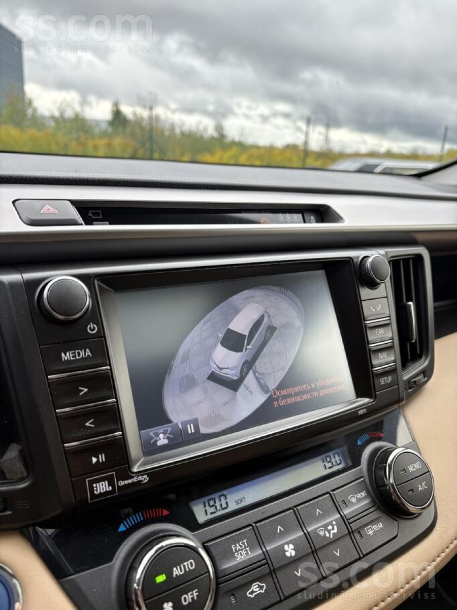 Balts Toyota RAV4 2017 Rīga, ar dzinēja tilpumu 2.50 L un nobraukumu 138 tūkst. km par 18950 €, foto 12 vietnē AUTOMOTO.COM.LV
