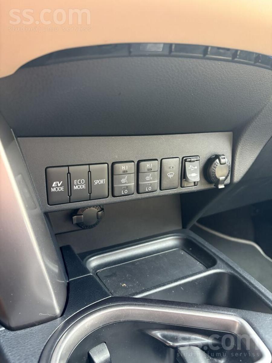 Balts Toyota RAV4 2017 Rīga, ar dzinēja tilpumu 2.50 L un nobraukumu 138 tūkst. km par 18950 €, foto 15 vietnē AUTOMOTO.COM.LV