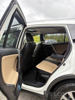 Balts Toyota RAV4 2017 Rīga, ar dzinēja tilpumu 2.50 L un nobraukumu 138 tūkst. km par 18950 €, foto 16 vietnē AUTOMOTO.COM.LV