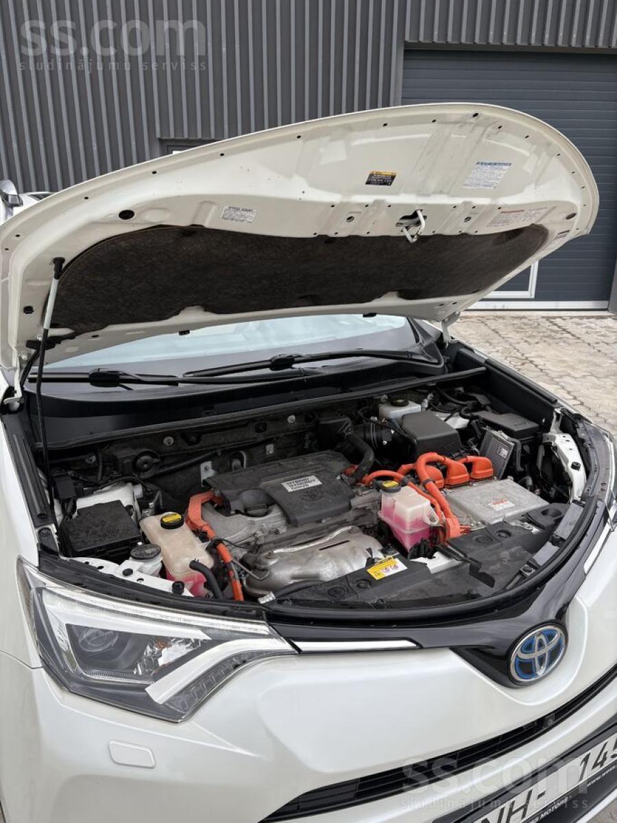 Balts Toyota RAV4 2017 Rīga, ar dzinēja tilpumu 2.50 L un nobraukumu 138 tūkst. km par 18950 €, foto 17 vietnē AUTOMOTO.COM.LV