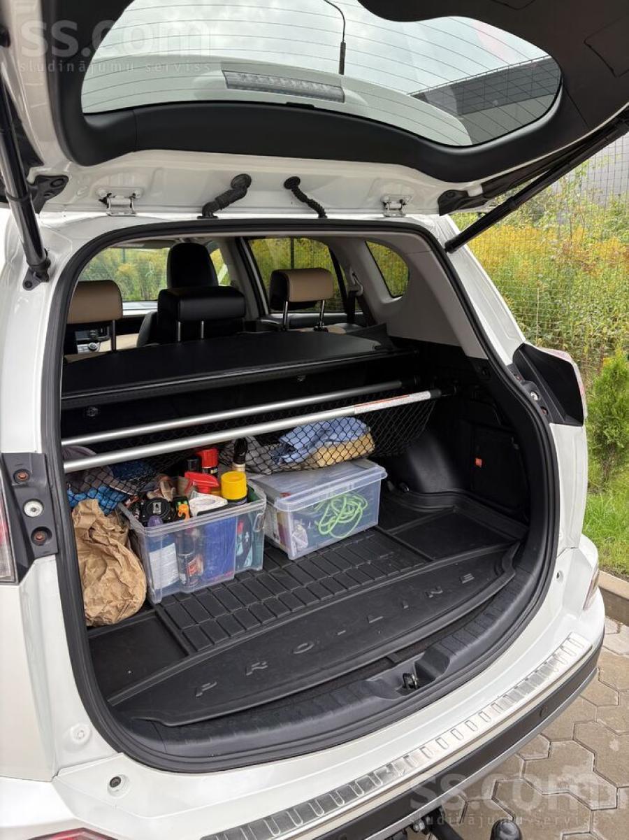 Balts Toyota RAV4 2017 Rīga, ar dzinēja tilpumu 2.50 L un nobraukumu 138 tūkst. km par 18950 €, foto 22 vietnē AUTOMOTO.COM.LV