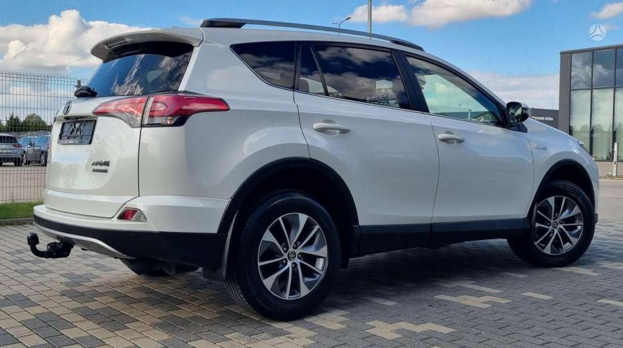 Balts Toyota RAV4 2017 Šauļi, ar dzinēja tilpumu 2.49 L un nobraukumu 198 tūkst. km par 16950 €, foto 13 vietnē AUTOMOTO.COM.LV
