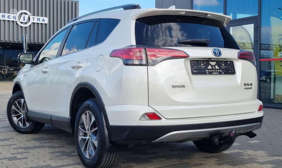 Balts Toyota RAV4 2017 Šauļi, ar dzinēja tilpumu 2.49 L un nobraukumu 198 tūkst. km par 16950 €, foto 14 vietnē AUTOMOTO.COM.LV