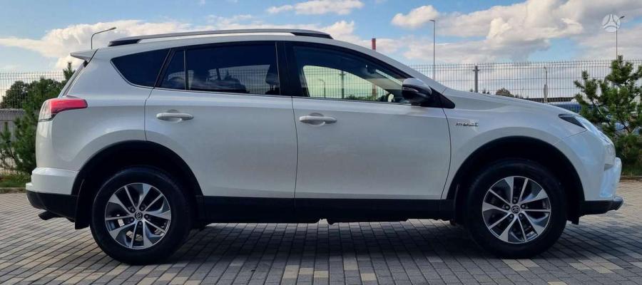 Balts Toyota RAV4 2017 Šauļi, ar dzinēja tilpumu 2.49 L un nobraukumu 198 tūkst. km par 16950 €, foto 17 vietnē AUTOMOTO.COM.LV