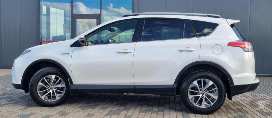 Balts Toyota RAV4 2017 Šauļi, ar dzinēja tilpumu 2.49 L un nobraukumu 198 tūkst. km par 16950 €, foto 18 vietnē AUTOMOTO.COM.LV