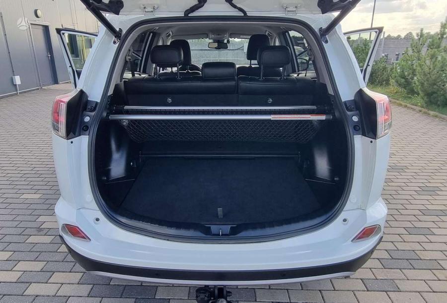 Balts Toyota RAV4 2017 Šauļi, ar dzinēja tilpumu 2.49 L un nobraukumu 198 tūkst. km par 16950 €, foto 20 vietnē AUTOMOTO.COM.LV