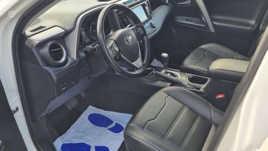 Balts Toyota RAV4 2017 Šauļi, ar dzinēja tilpumu 2.49 L un nobraukumu 198 tūkst. km par 16950 €, foto 23 vietnē AUTOMOTO.COM.LV