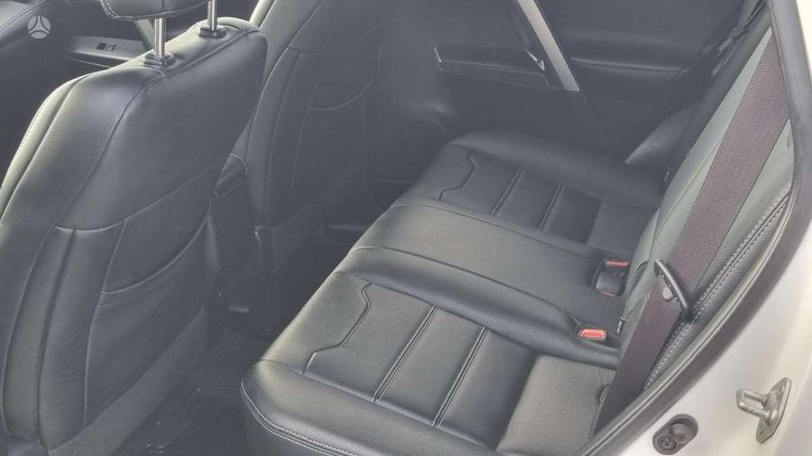 Balts Toyota RAV4 2017 Šauļi, ar dzinēja tilpumu 2.49 L un nobraukumu 198 tūkst. km par 16950 €, foto 26 vietnē AUTOMOTO.COM.LV