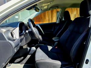 White Toyota RAV4 2017 in Klaipeda, with an engine capacity of 2.49 L and mileage of 273 thousand km for 13800 €, photo 20 on AUTOMOTO.COM.LV