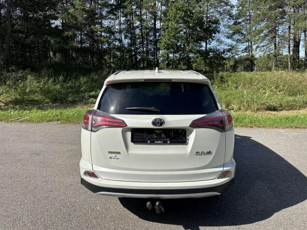 Balts Toyota RAV4 2017 Ukmergė, ar dzinēja tilpumu 2.00 L un nobraukumu 132 tūkst. km par 13350 €, foto 6 vietnē AUTOMOTO.COM.LV