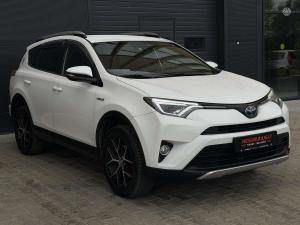 White Toyota RAV4 2017 in Vilnius, with an engine capacity of 2.49 L and mileage of 143 thousand km for 18999 €, photo 6 on AUTOMOTO.COM.LV