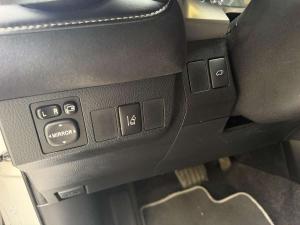 White Toyota RAV4 2017 in Vilnius, with an engine capacity of 2.49 L and mileage of 143 thousand km for 18999 €, photo 19 on AUTOMOTO.COM.LV