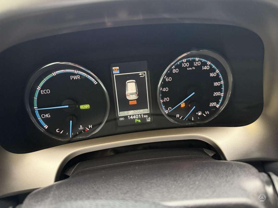 White Toyota RAV4 2017 in Vilnius, with an engine capacity of 2.49 L and mileage of 143 thousand km for 18999 €, photo 23 on AUTOMOTO.COM.LV