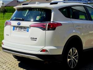 White Toyota RAV4 2017 in Taurage, with an engine capacity of 2.49 L and mileage of 273 thousand km for 13800 €, photo 13 on AUTOMOTO.COM.LV