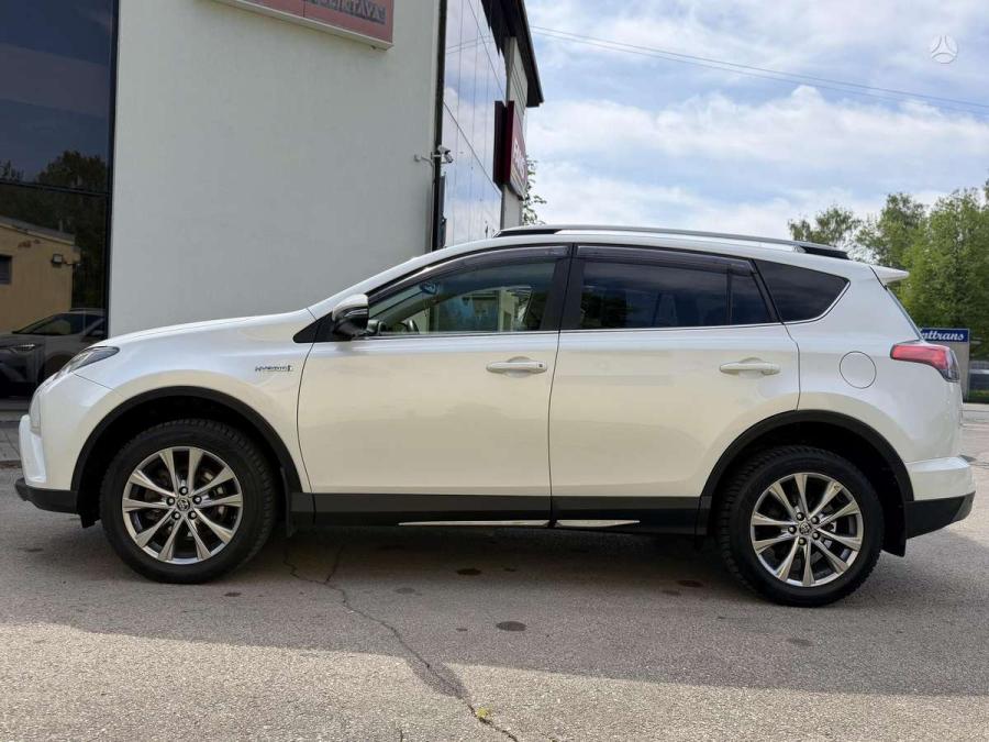 Balts Toyota RAV4 2017 Rīga, ar dzinēja tilpumu 2.49 L un nobraukumu 190 tūkst. km par 17950 €, foto 7 vietnē AUTOMOTO.COM.LV